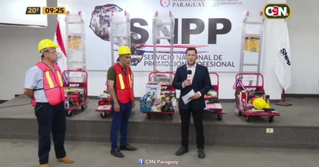 SNPP impulsa proyecto para apoyar a egresados con equipos y ...